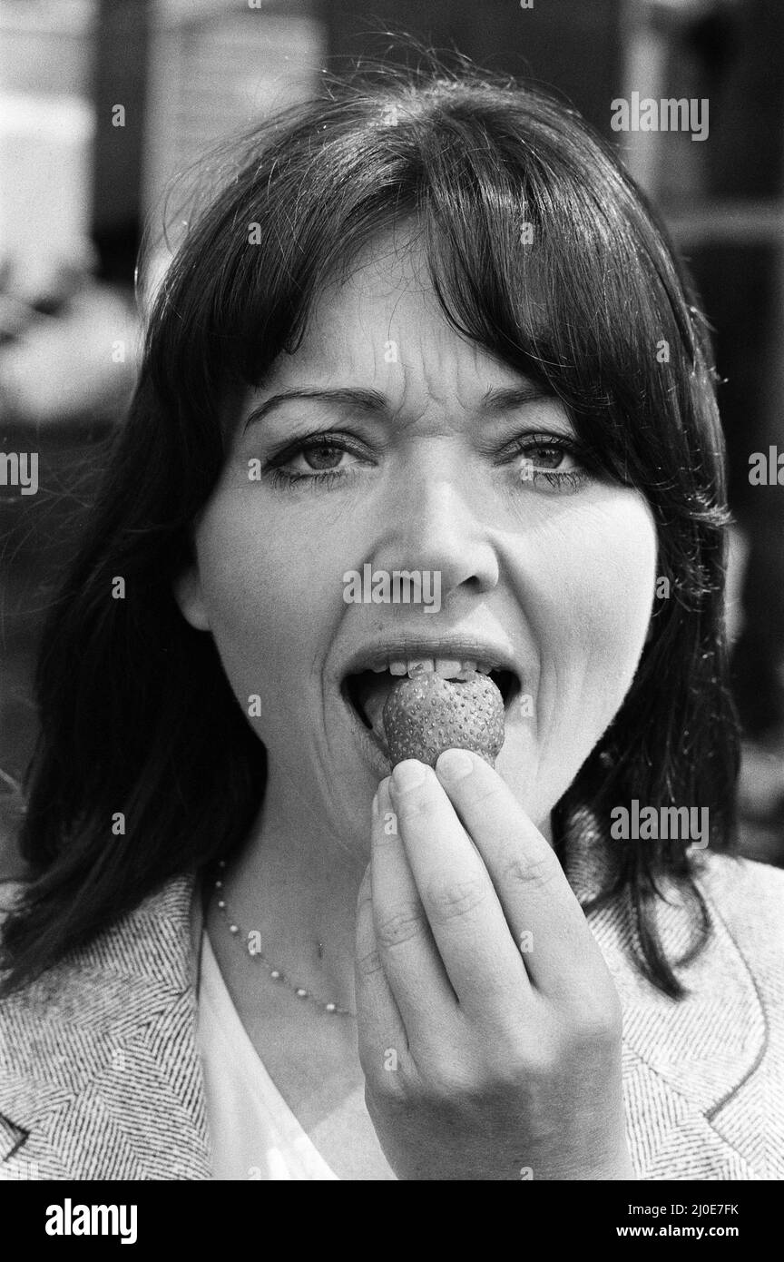 Newsreader Anna Ford at the Chelsea Flower Show. her. 21st May 1979 ...