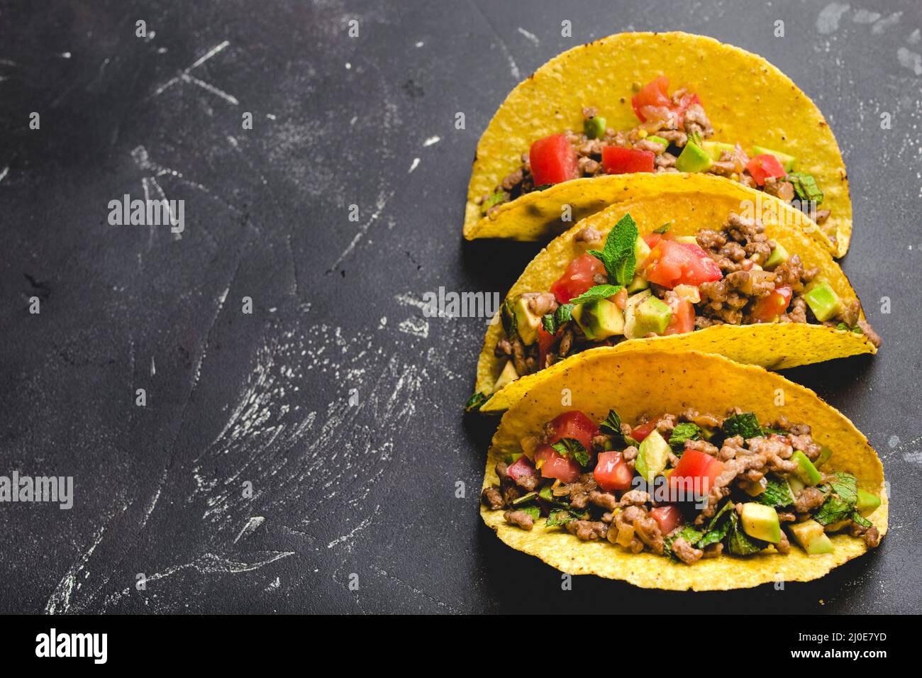 Empty taco shell hi-res stock photography and images - Alamy