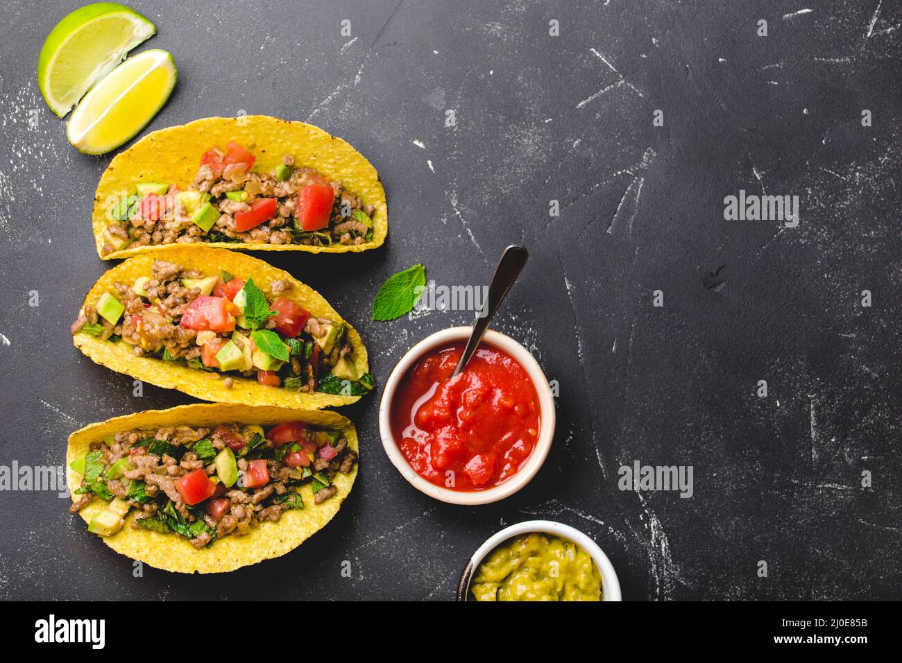 Empty taco shell hi-res stock photography and images - Alamy