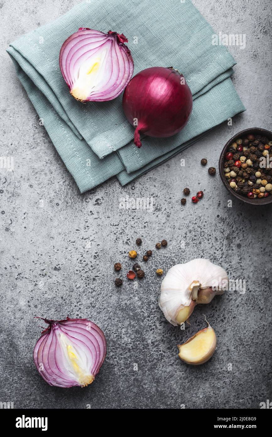 Raw red onion garlic hi-res stock photography and images - Alamy