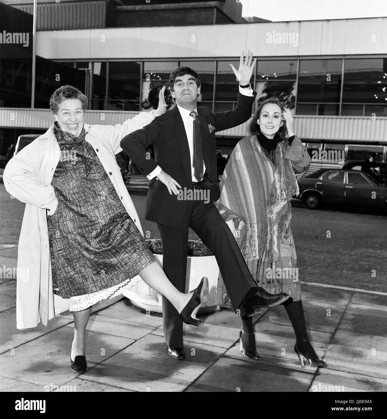 Derek Nimmo with Peggy Mount (left) and Paula Wilcox leaving Heathrow ...