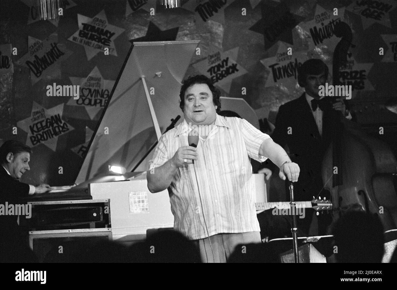 Bernard Manning performing at The Embassy Club in Manchester, Bernard ...