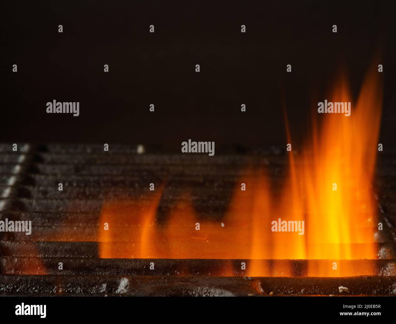 Firewood burn through on grill hi-res stock photography and images - Alamy