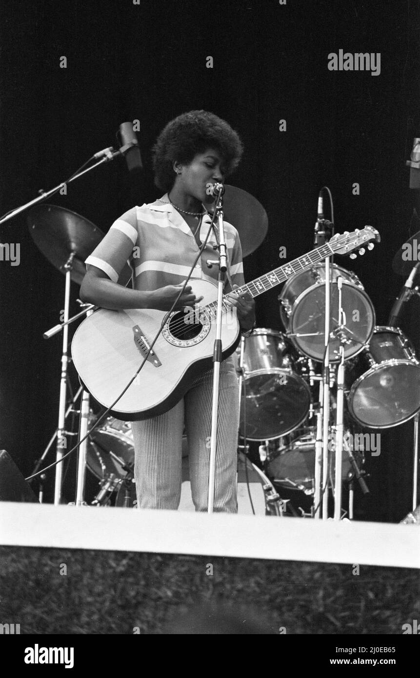 Joan armatrading 1970s hi-res stock photography and images - Alamy