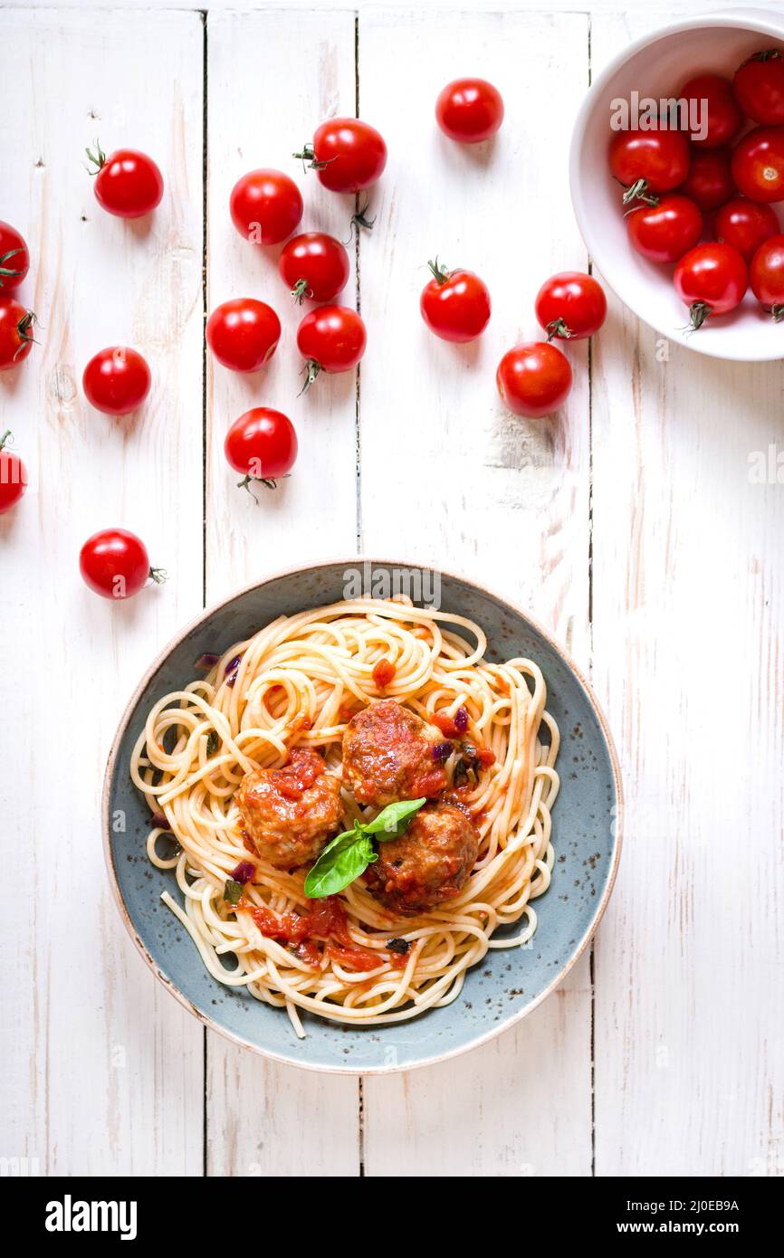 Spaghetti meatballs on plate hi-res stock photography and images - Alamy