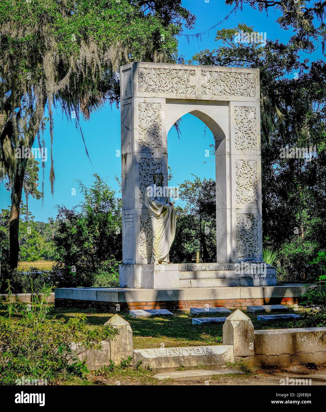 Arch in Bonaventure Cemetery Stock Photo - Alamy