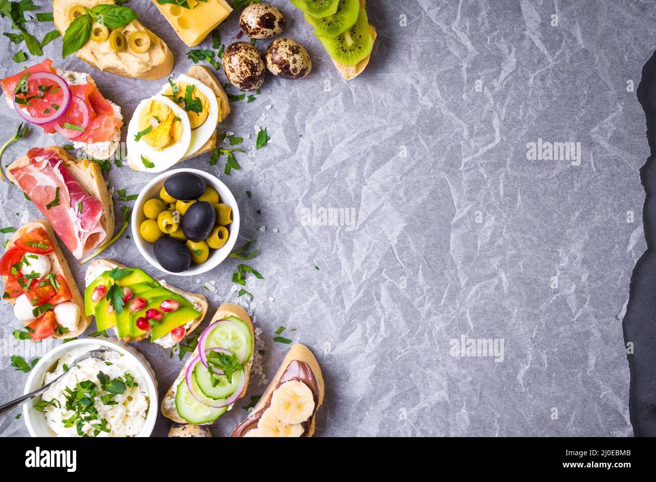 Making sandwich white bread avocado hi-res stock photography and images ...