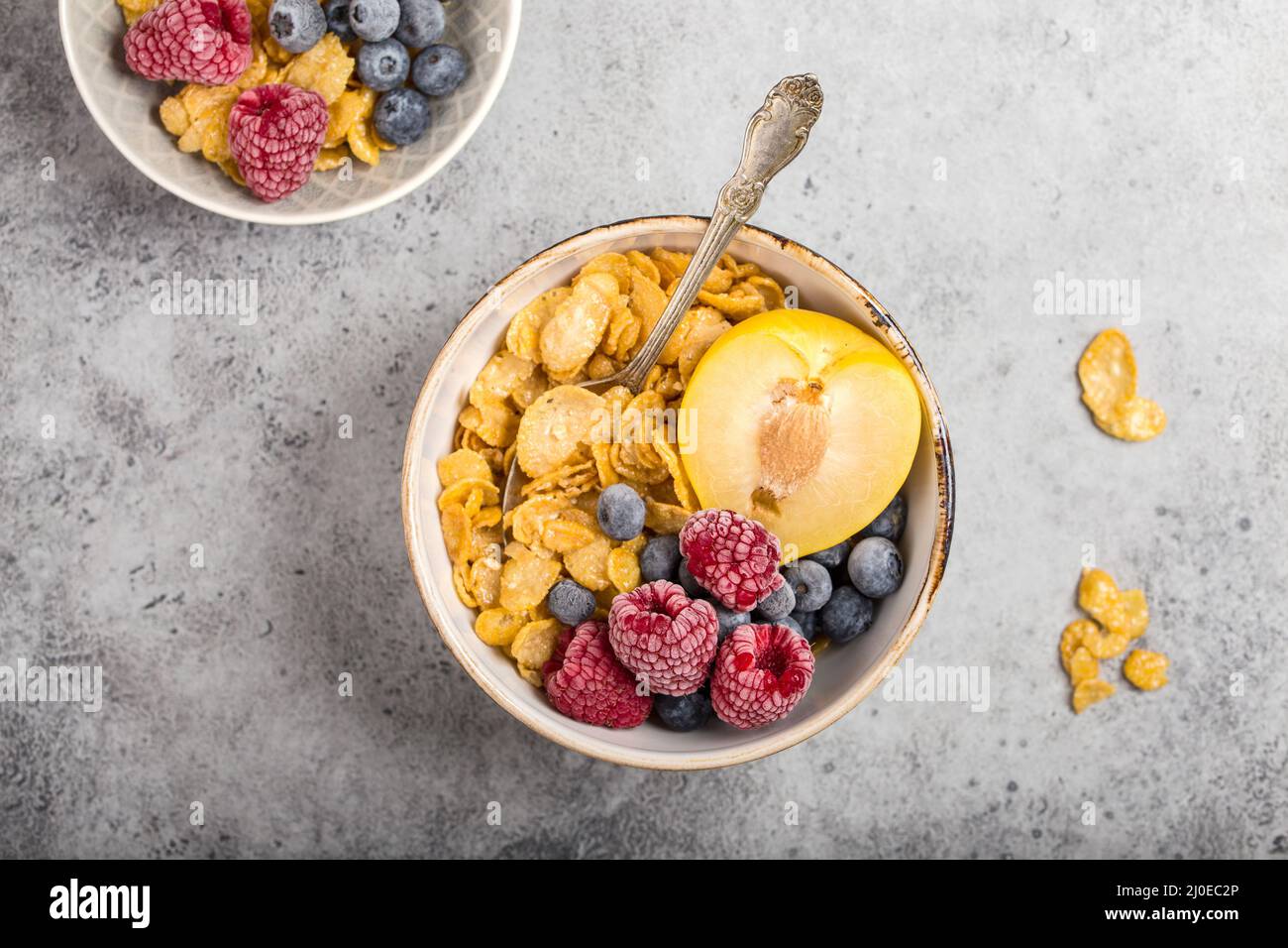 Breakfast cereals berry fruit hi-res stock photography and images - Alamy