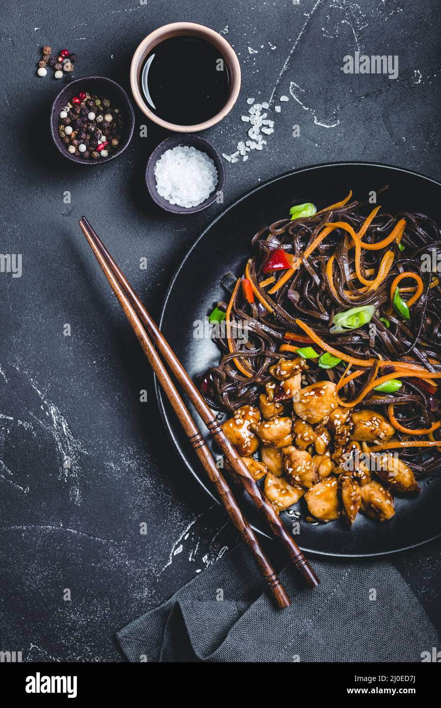 Wok style dish hi-res stock photography and images - Alamy