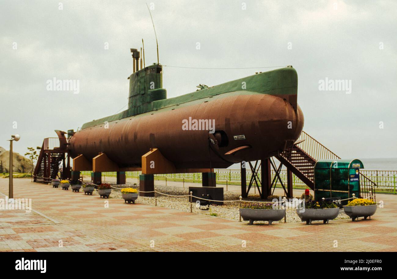 A captured North Korean submarine, which stranded on rocks off the ...