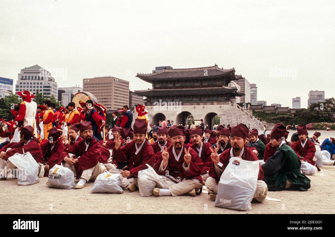 Actors dressed as guards and court officials prepare for their ...