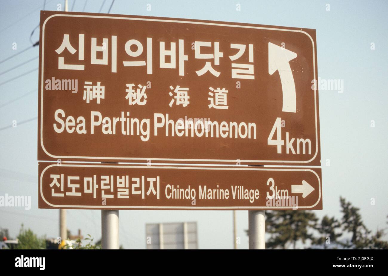 Signpost to the miracle of nature. Thousands of visitors cross the sea ...