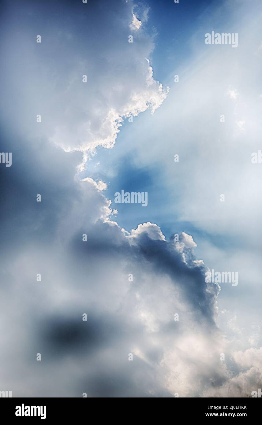 Sonne hinter wolke hi-res stock photography and images - Alamy