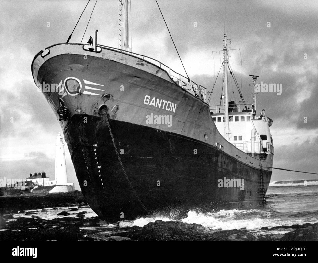 Ships shipwreck shipwrecks hi-res stock photography and images - Alamy