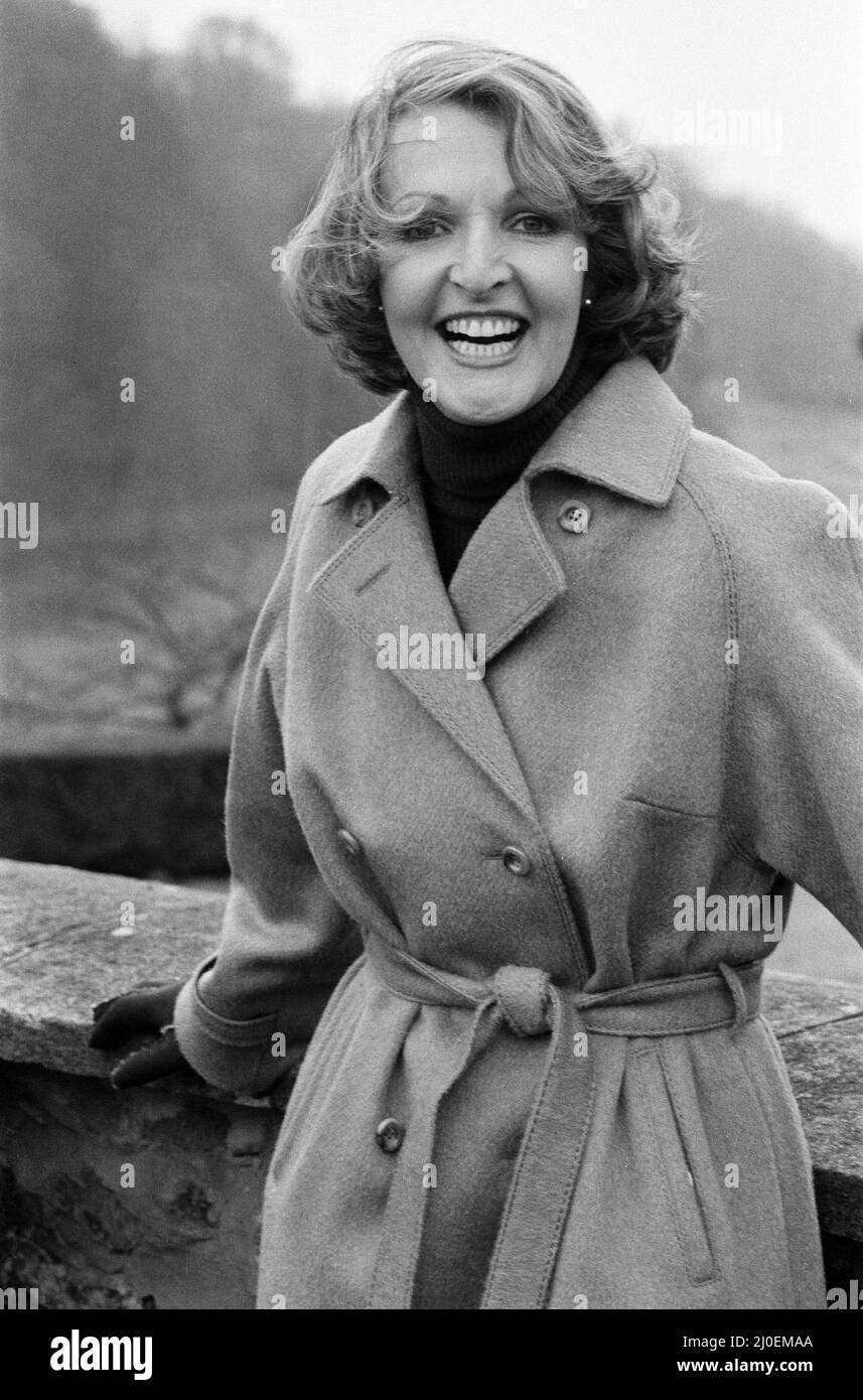 Penelope keith hi-res stock photography and images - Alamy