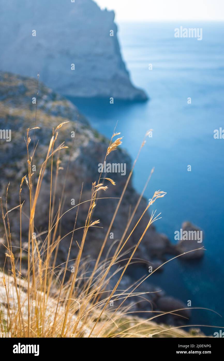 Beautiful dramatic cliffs hi-res stock photography and images - Alamy