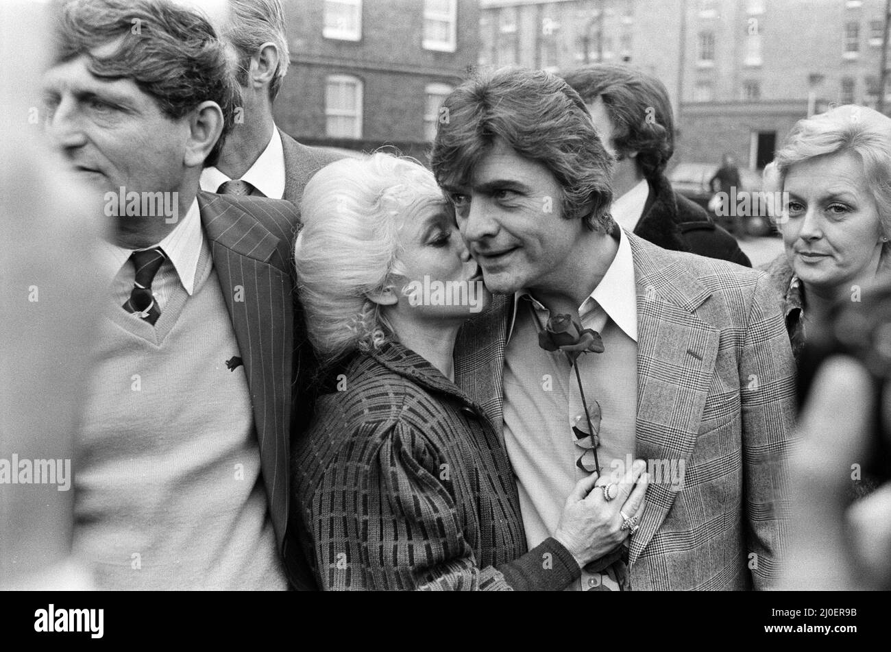 Ronnie knight and barbara windsor hi-res stock photography and images ...