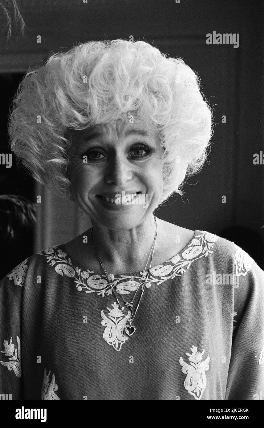 Barbara windsor 1970s hi-res stock photography and images - Alamy