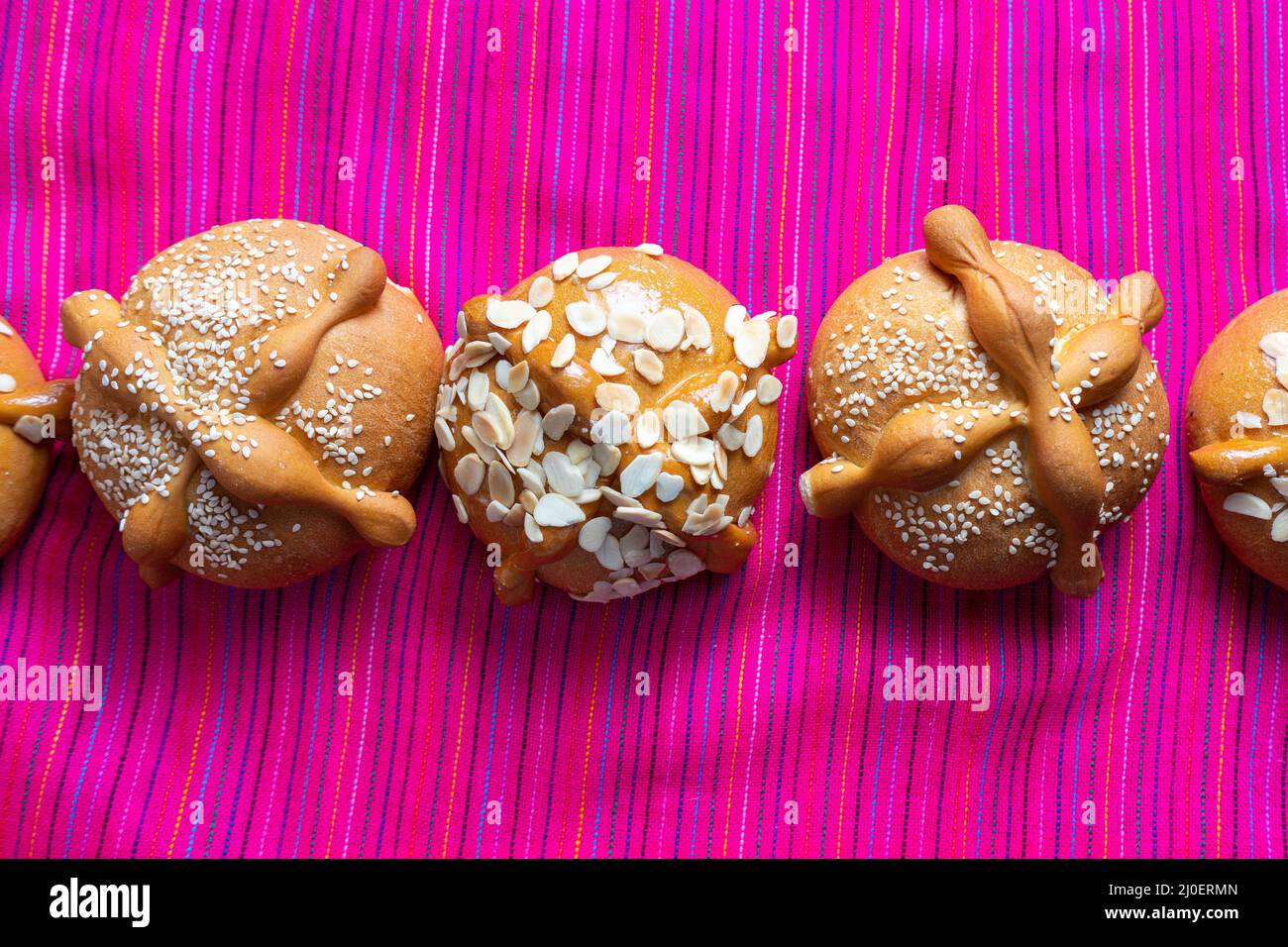 Traditional mexican bread of the dead Stock Photo - Alamy