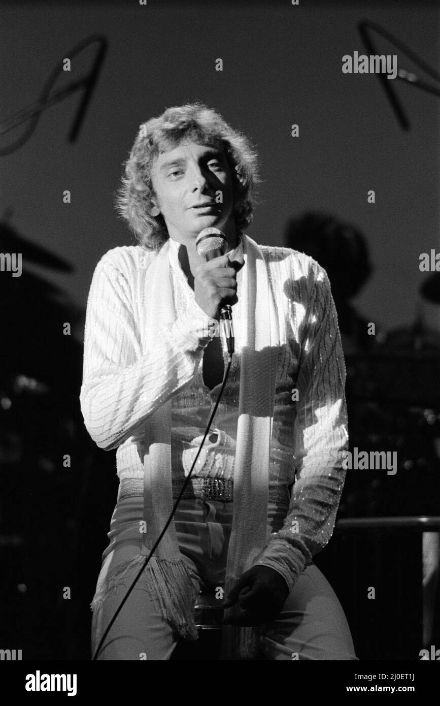 Pop singer Barry Manilow performing in Hollywood, USA. October 1978 ...