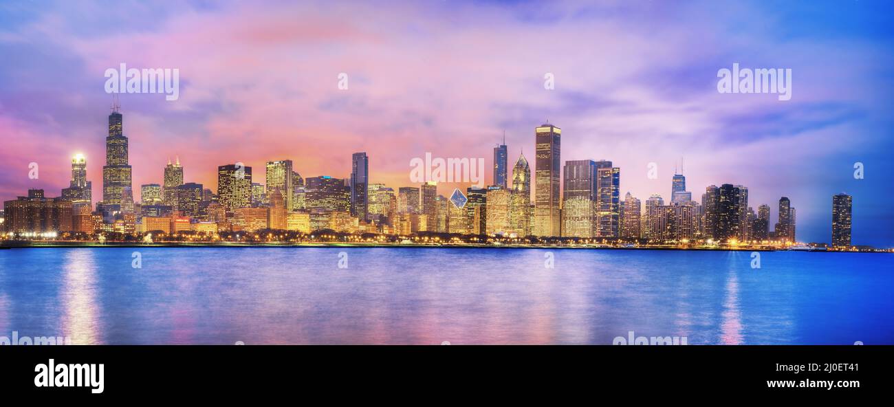 Panoramic chicago skyline hi-res stock photography and images - Alamy