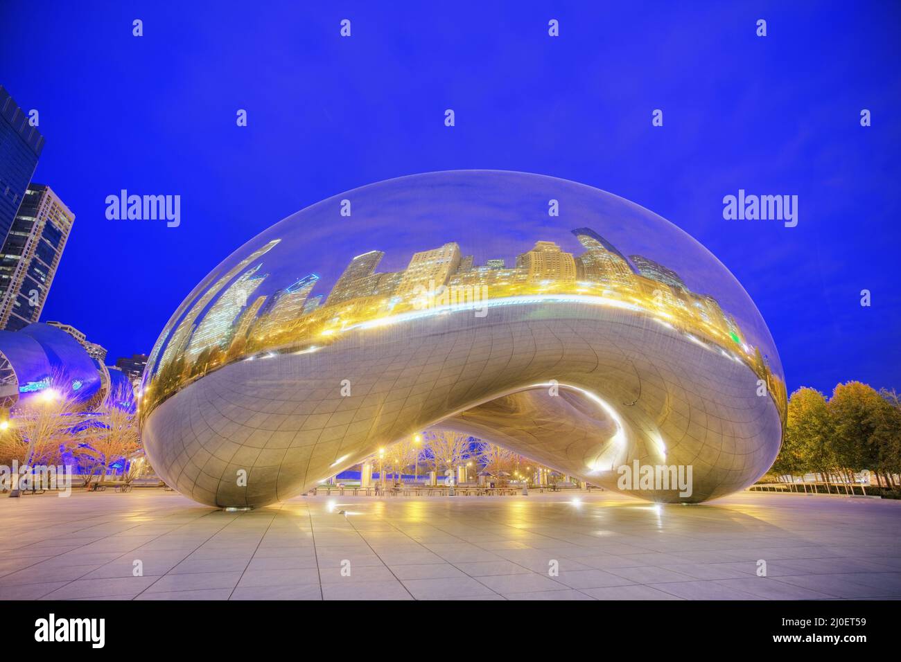 Reflection cloud gate hi-res stock photography and images - Alamy