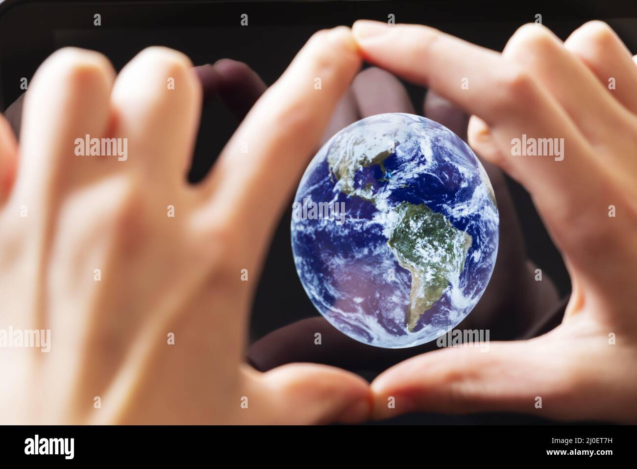 Hands framing the earth Stock Photo - Alamy