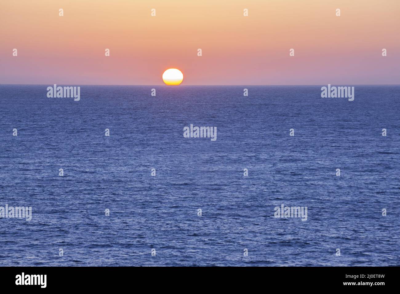 Ocean setting hi-res stock photography and images - Alamy