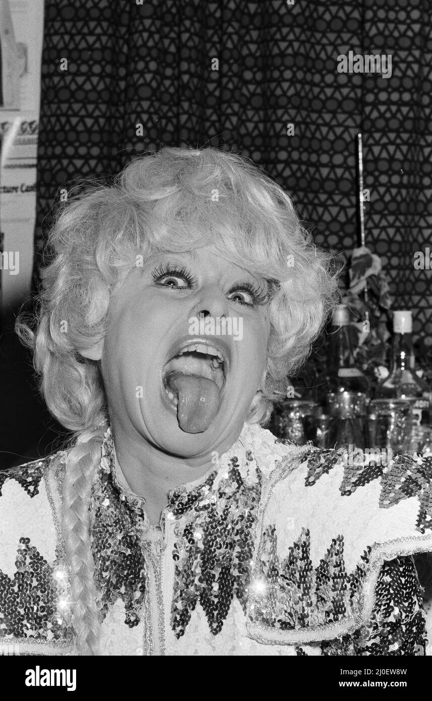 Actress Barbara Windsor making funny faces. February 1978 Stock Photo ...
