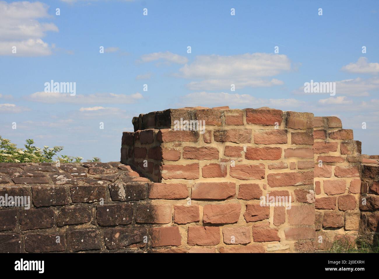 Castle wall detail hi-res stock photography and images - Alamy