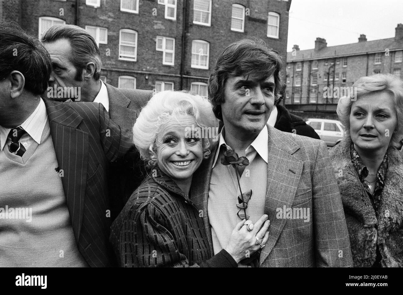 Ronnie knight and barbara windsor hi-res stock photography and images ...
