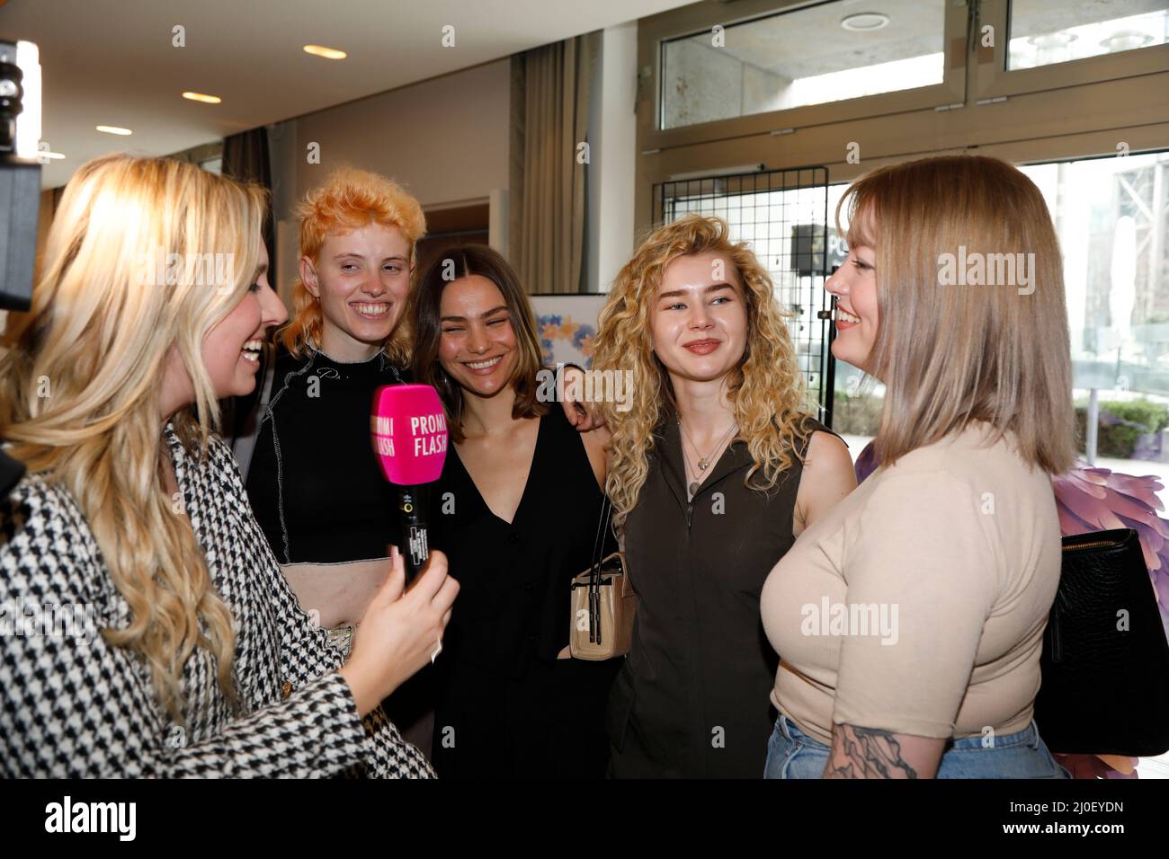 Viola,Paulina,Luca und Lenara (GNTM2022) beim Mates Date Influencer ...