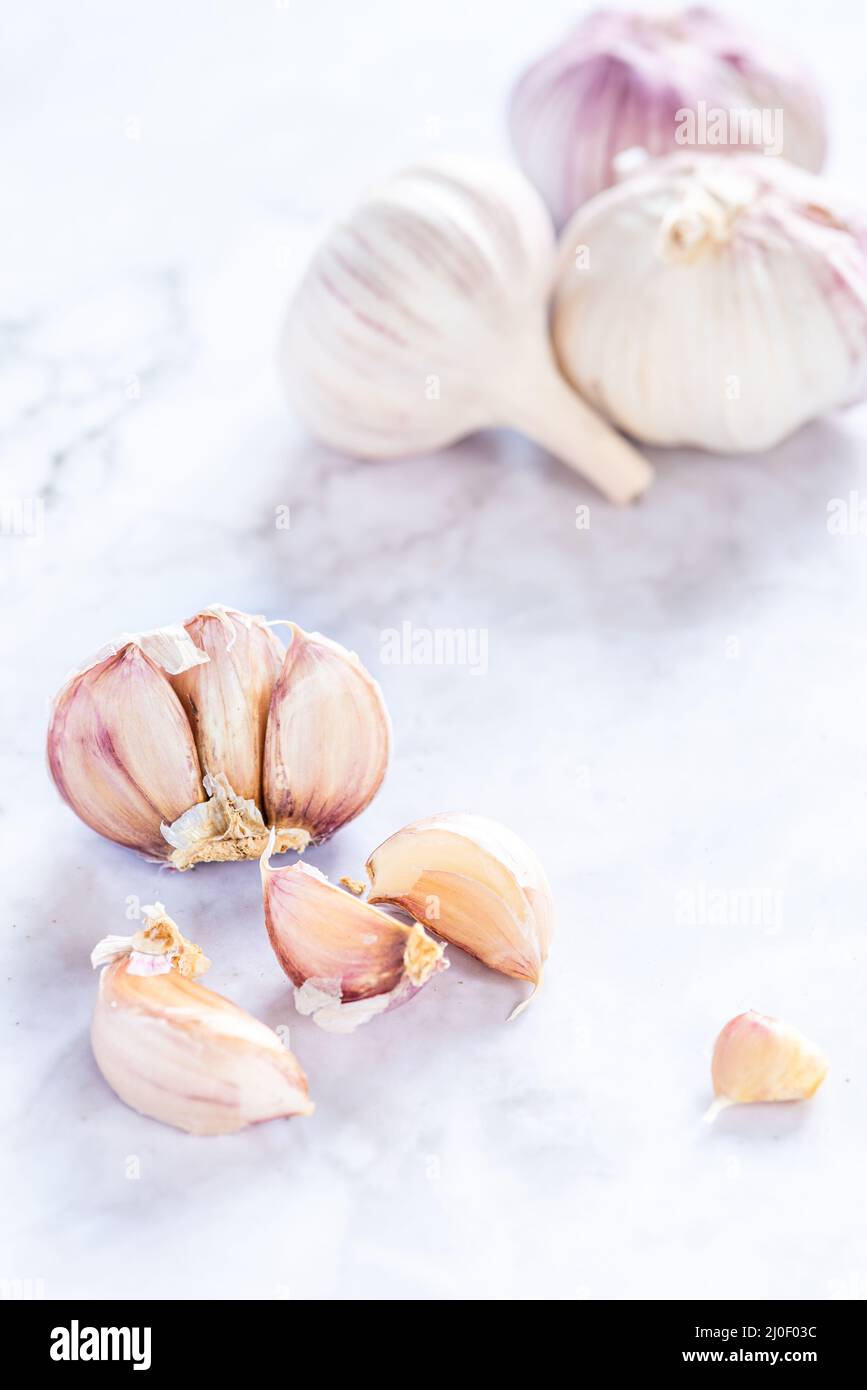 Healthy and nutritious white spicy garlic fruit Stock Photo - Alamy