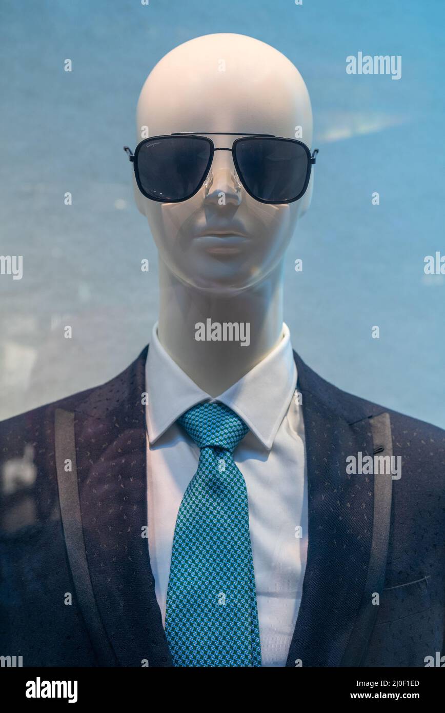 Mens fashion shop window hi-res stock photography and images - Alamy