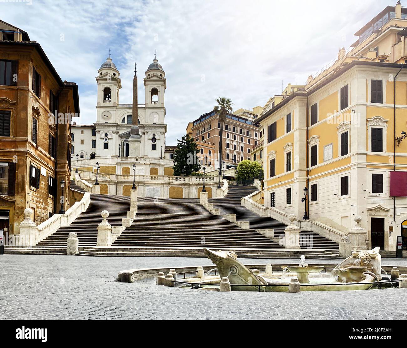 The Spanish steps in Rome unusually deserted during the quarantine ...
