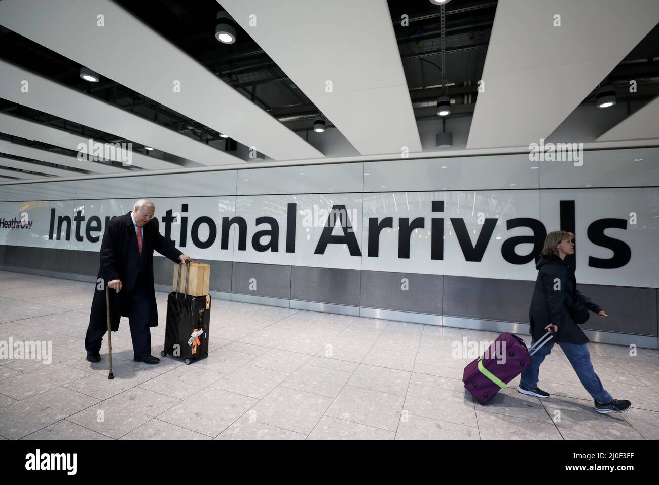 International arrivals hi-res stock photography and images - Alamy