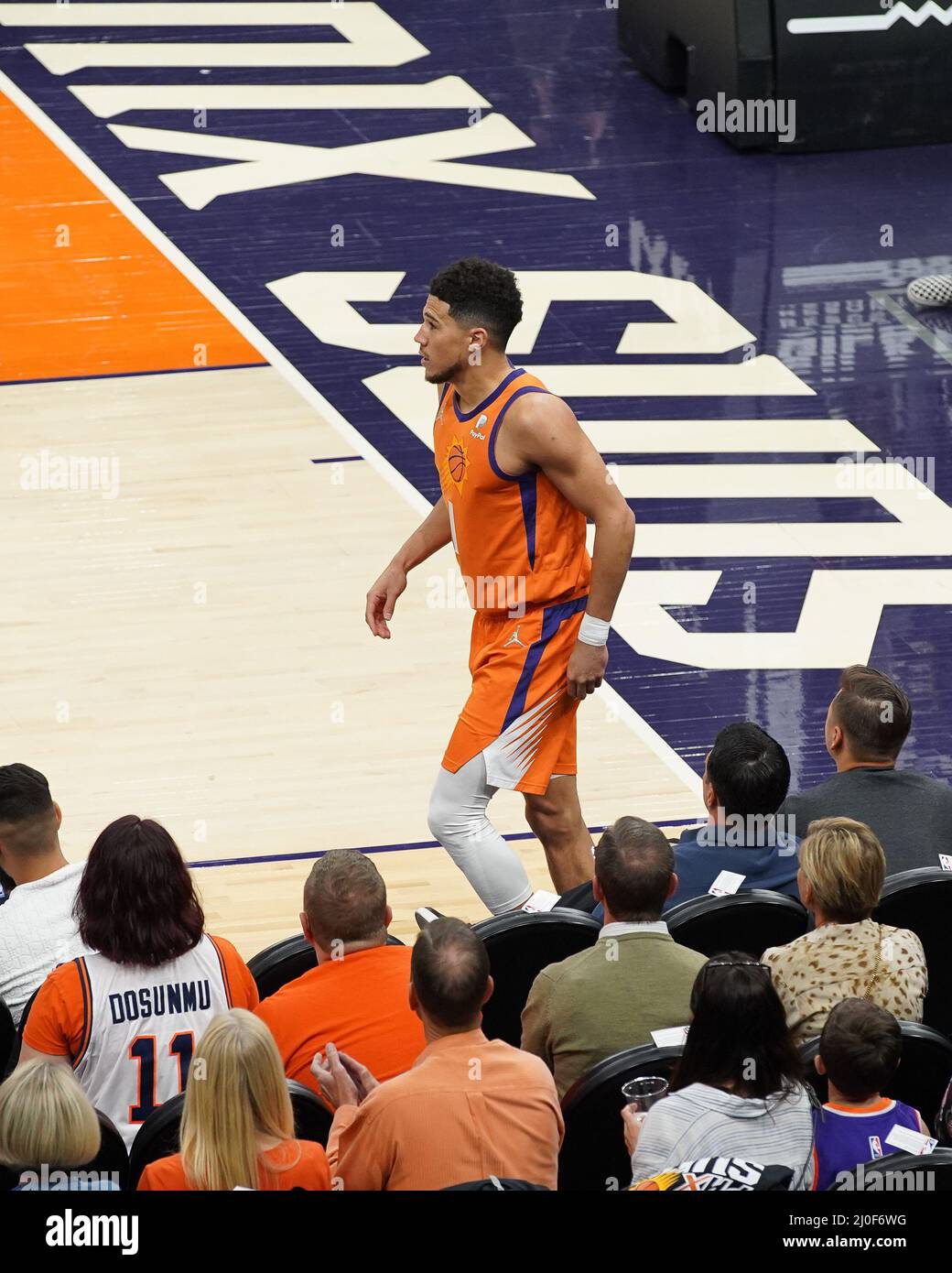 Devin booker suns hi-res stock photography and images - Alamy