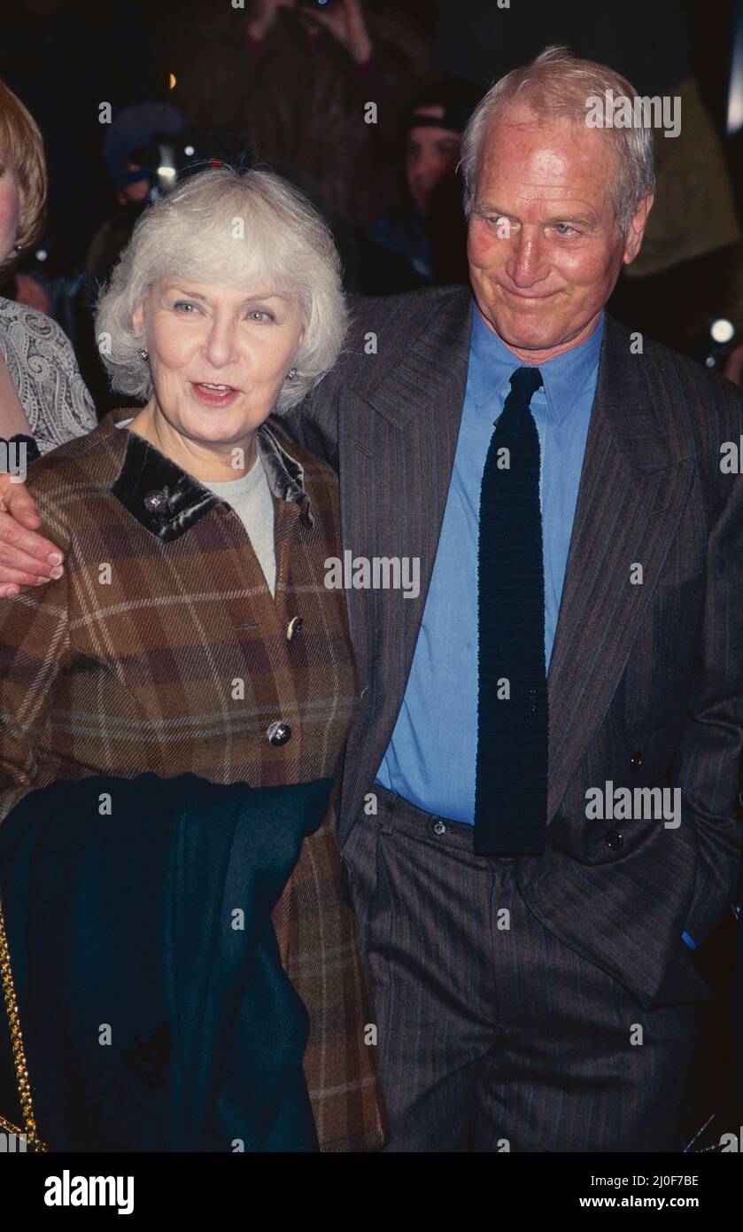 Joanne Woodward and Paul Newman attend the premiere of "Twilight" at ...