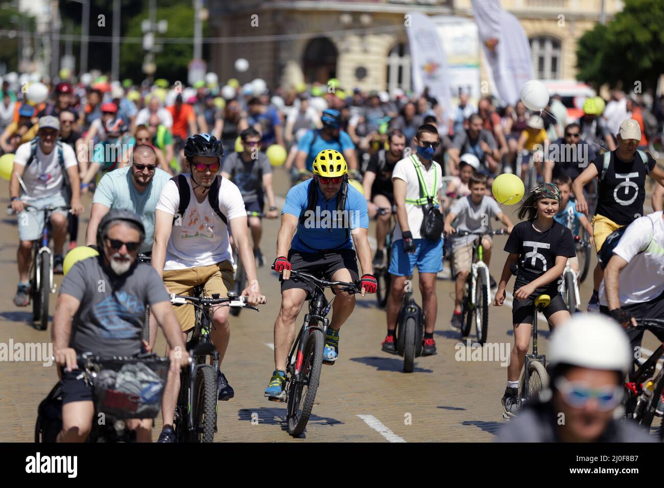 Hundreds of cyclists on a bike ride Stock Photo - Alamy