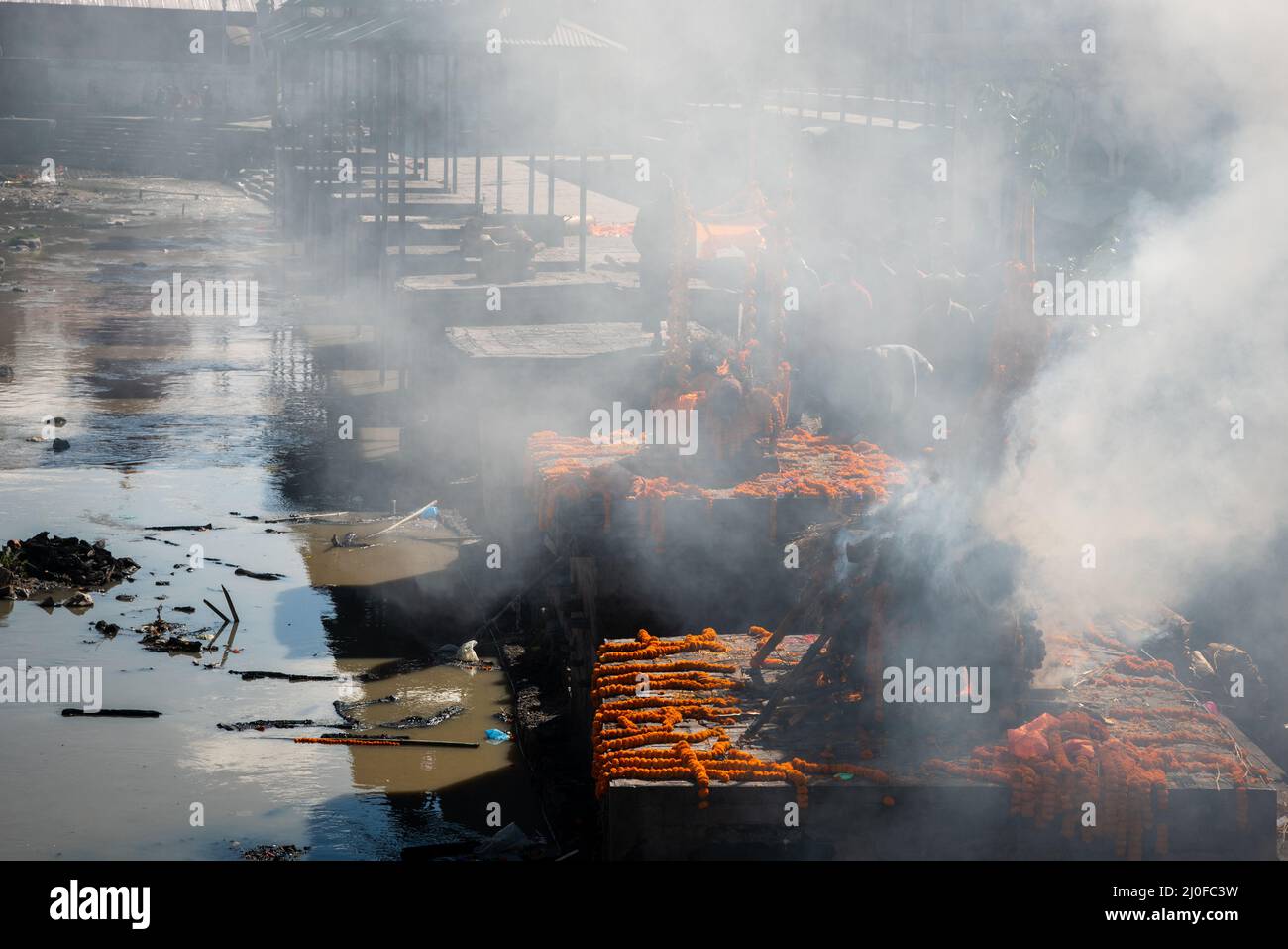 Hindu fire funeral ceremony hi-res stock photography and images - Alamy