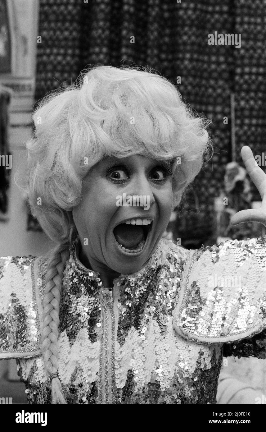 Barbara windsor 1970s Black and White Stock Photos & Images - Alamy