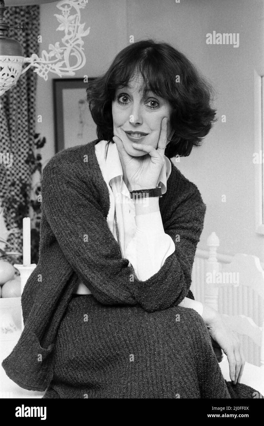 Actress Una Stubbs pictured at home. 8th February 1979 Stock Photo - Alamy