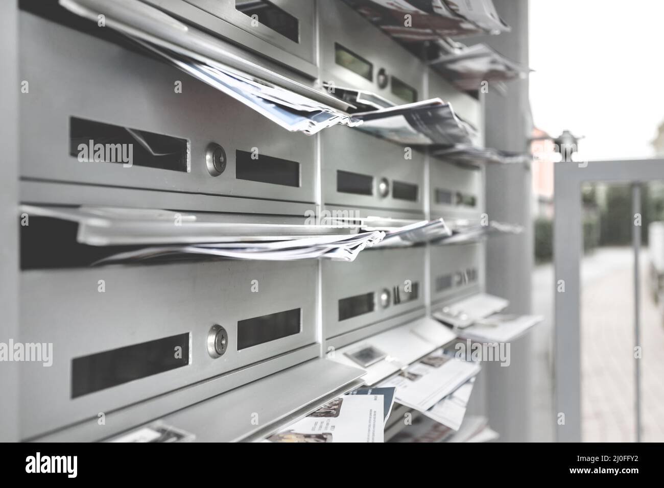 Full mailboxes hi-res stock photography and images - Alamy