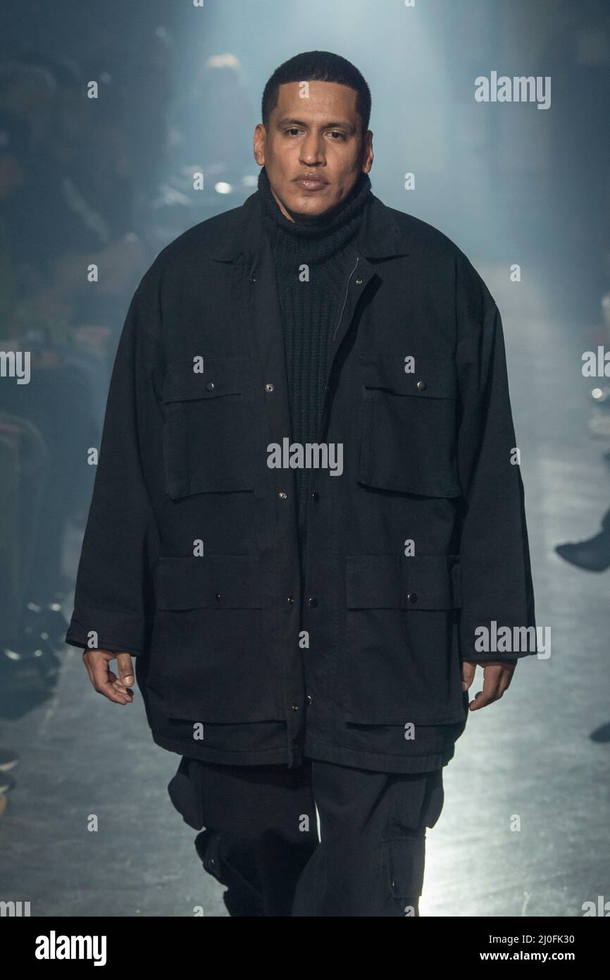 New York, USA. 18th Mar, 2022. NEW YORK, NEW YORK - MARCH 18: A model ...