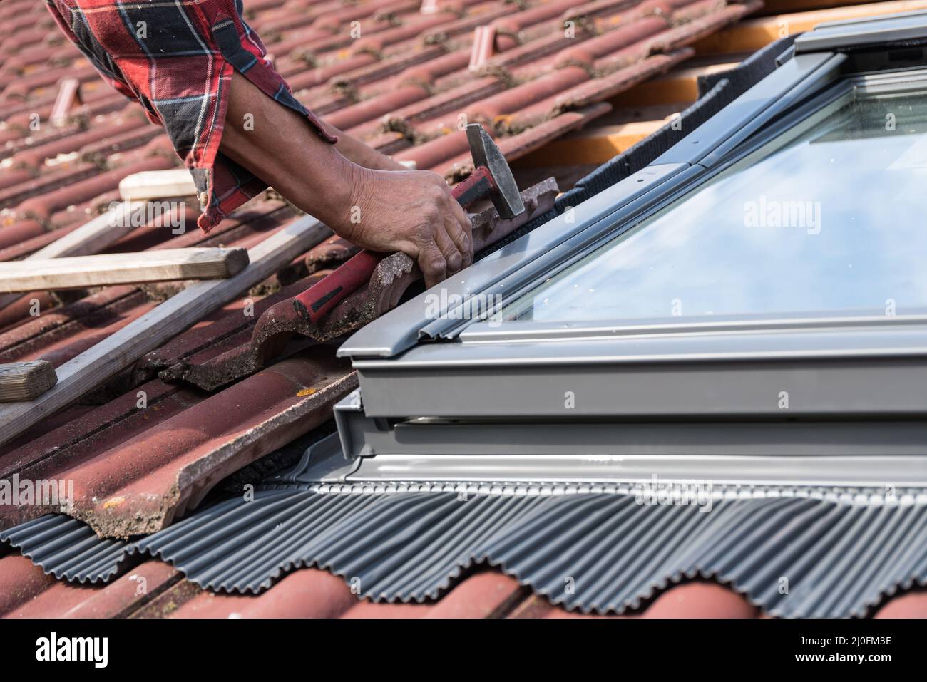 Installing window hi-res stock photography and images - Alamy