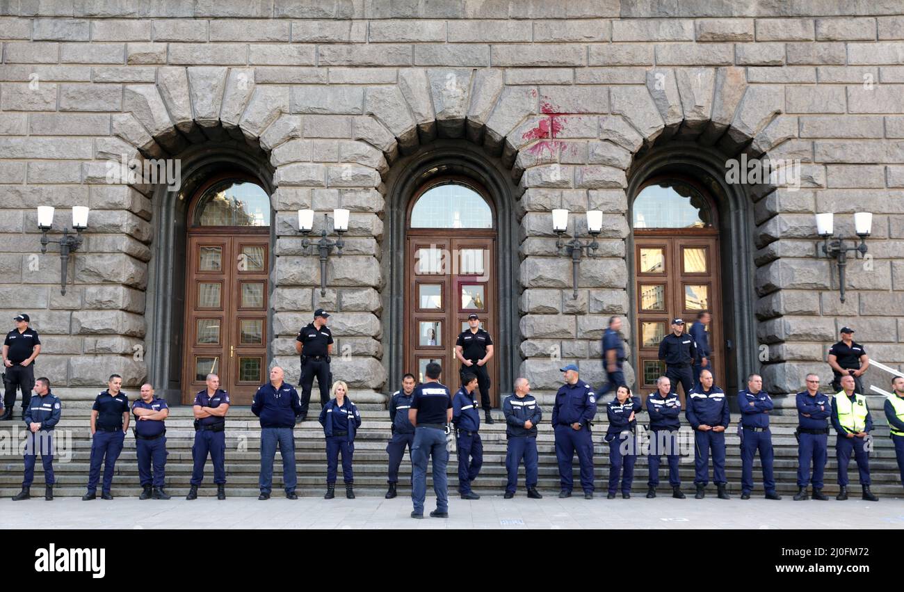 Police guard in line Stock Photo - Alamy
