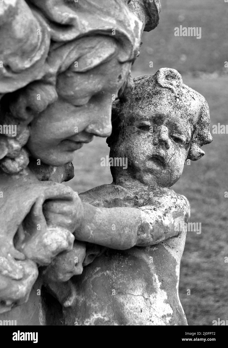 Mother and Baby statue Stock Photo - Alamy