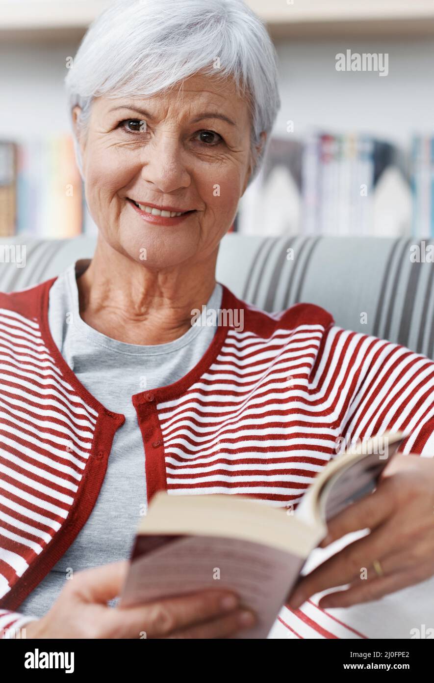 Woman to read list hi-res stock photography and images - Alamy