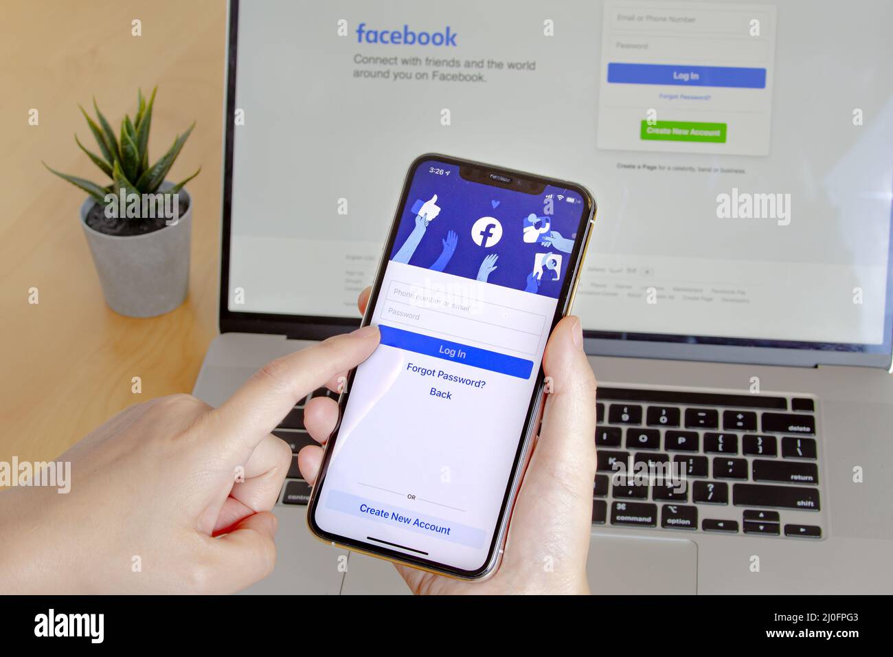 Using facebook hi-res stock photography and images - Alamy