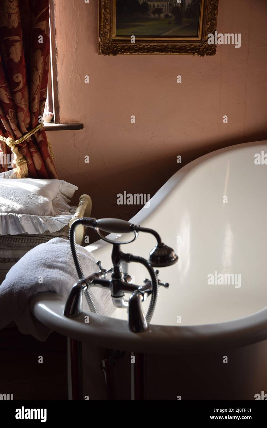 crooked house, tea shop, lavenham, suffolk, england Stock Photo - Alamy